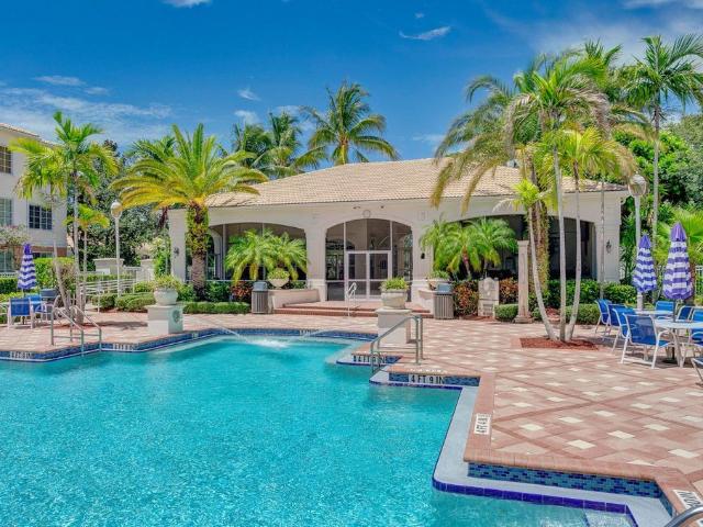 Luxury apartment complex for rent in Palm Beach Gardens, Florida