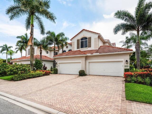 Luxury apartment complex for rent in Palm Beach Gardens, Florida