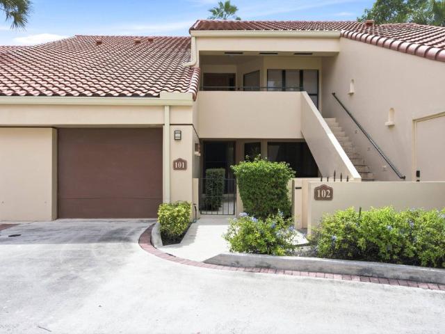Luxury apartment complex for rent in Palm Beach Gardens, Florida