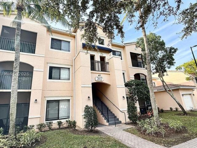 Luxury apartment complex for rent in Palm Beach Gardens, Florida