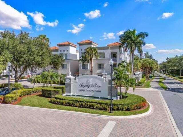 Luxury apartment complex for rent in Palm Beach Gardens, Florida