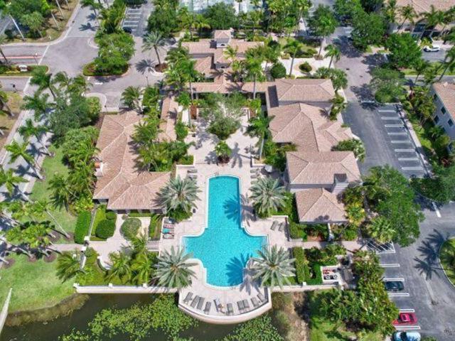 Luxury apartment complex for rent in Palm Beach Gardens, Florida