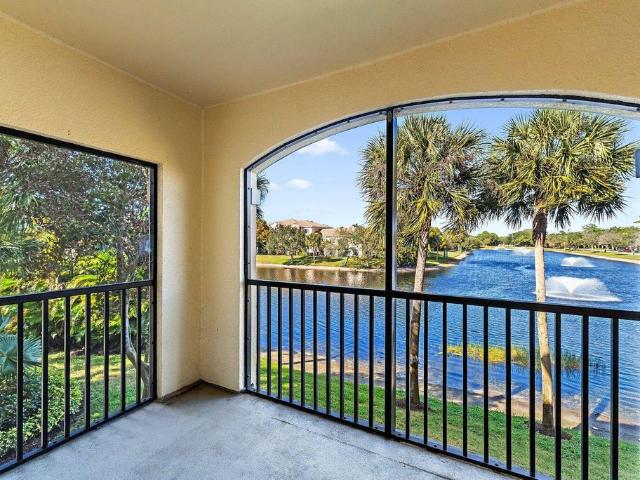 Luxury apartment complex for rent in Palm Beach Gardens, Florida
