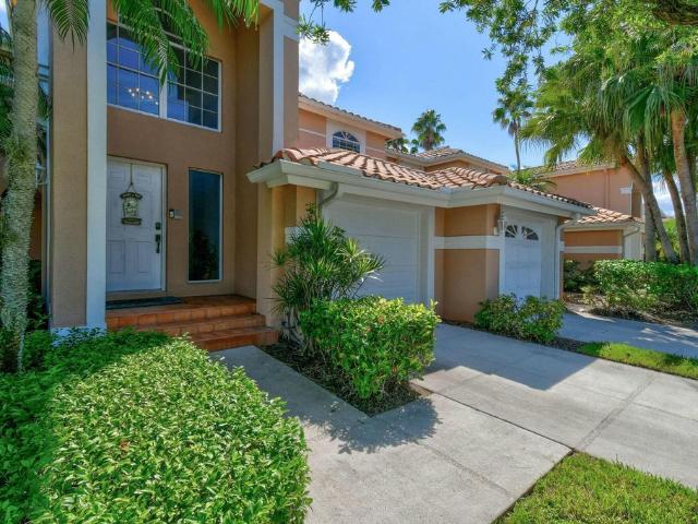 Luxury apartment complex for rent in Palm Beach Gardens, Florida