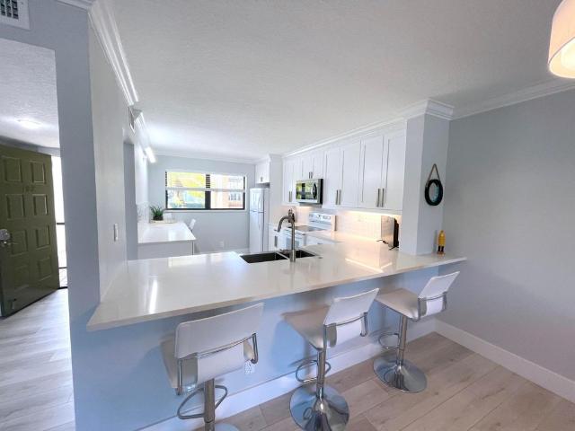 Luxury apartment complex for rent in Palm Beach Gardens, Florida