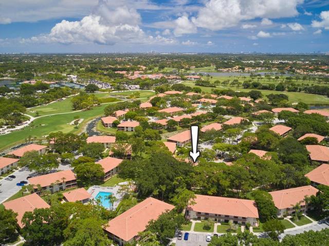 Luxury apartment complex for rent in Palm Beach Gardens, Florida