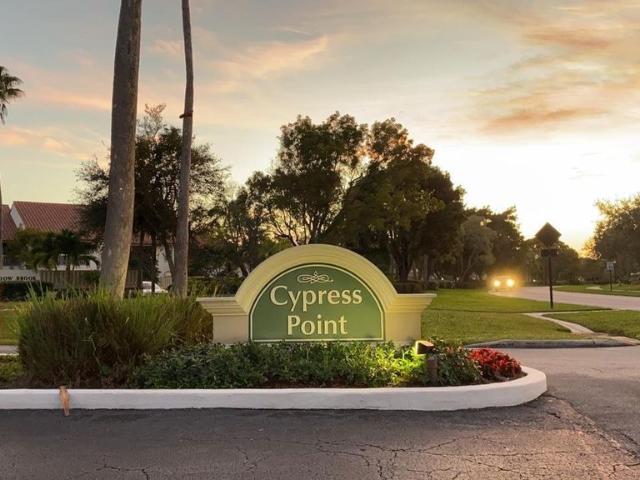 Luxury apartment complex for rent in Palm Beach Gardens, Florida