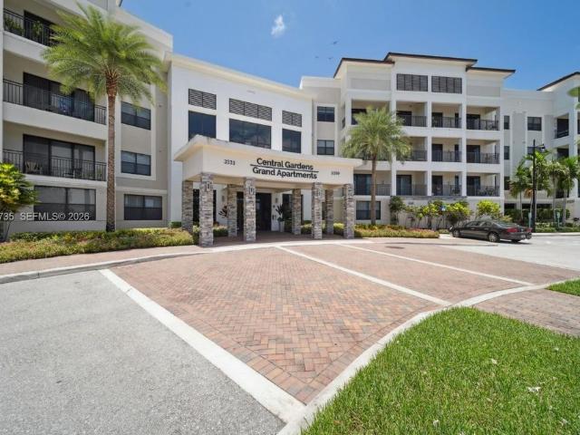 Luxury apartment complex for rent in Palm Beach Gardens, United States