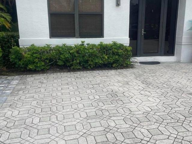 Luxury apartment complex for rent in Palm Beach Gardens, Florida