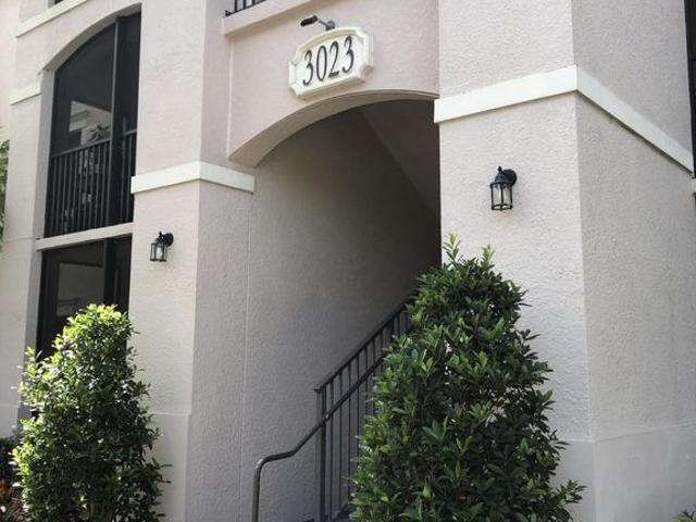 Luxury apartment complex for rent in Palm Beach Gardens, Florida