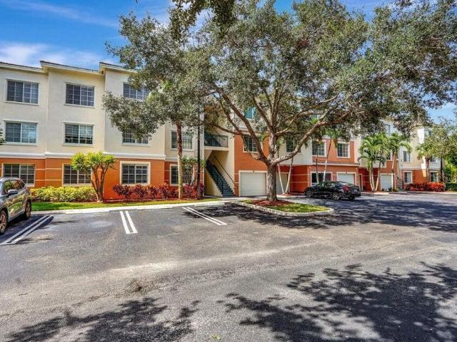Luxury apartment complex for rent in Palm Beach Gardens, United States