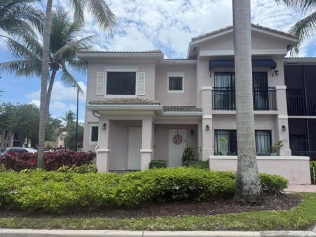 Luxury apartment complex for rent in Palm Beach Gardens, Florida