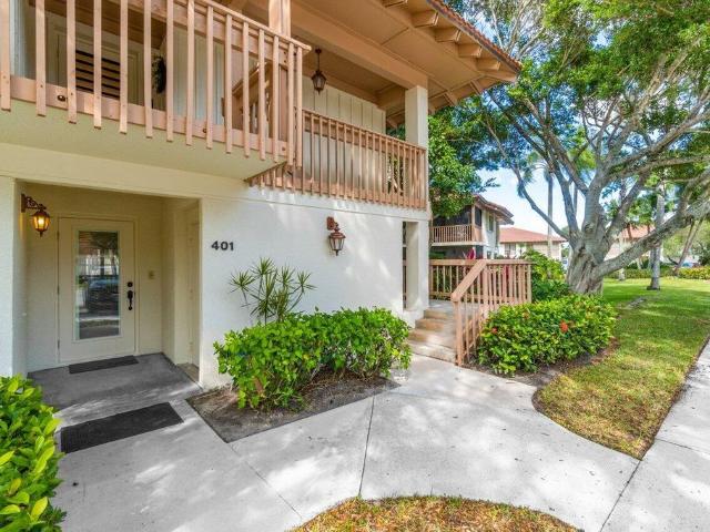 Luxury apartment complex for rent in Palm Beach Gardens, United States