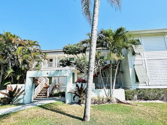Luxury apartment complex for rent in Palm Beach Gardens, United States