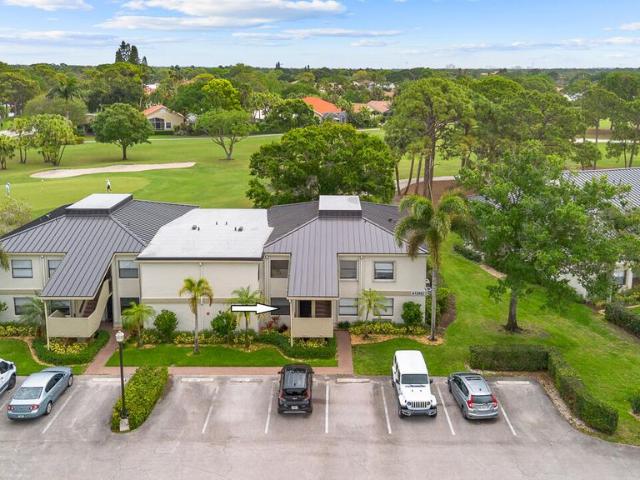 Luxury apartment complex for rent in Palm Beach Gardens, United States