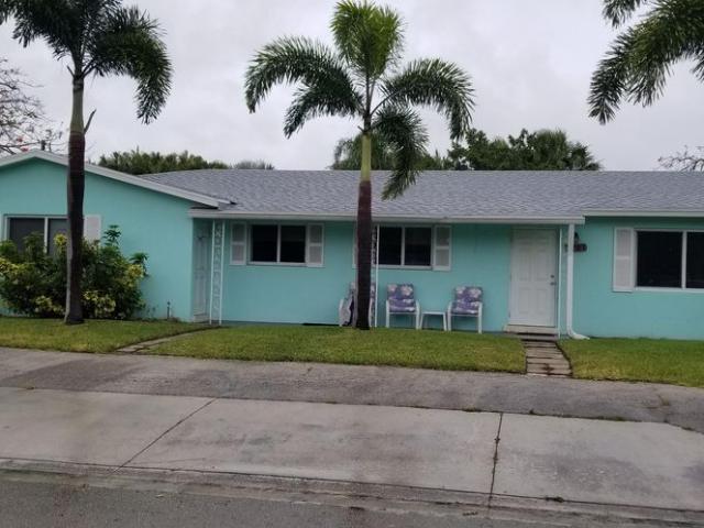Luxury apartment complex for rent in Palm Beach Gardens, United States