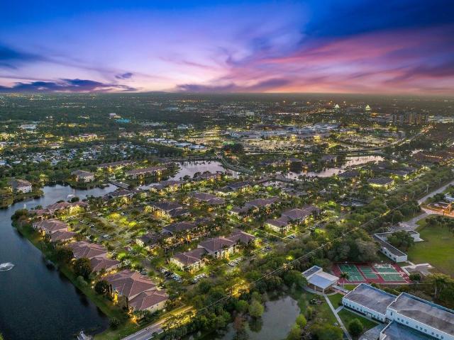 Luxury apartment complex for rent in Palm Beach Gardens, United States
