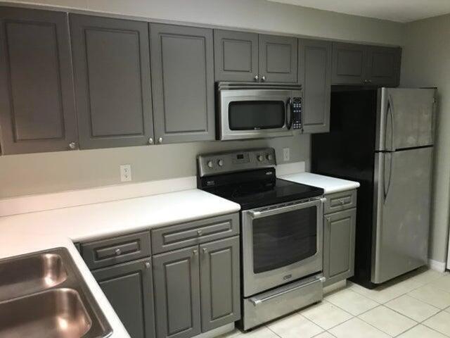 Luxury apartment complex for rent in Palm Beach Gardens, United States