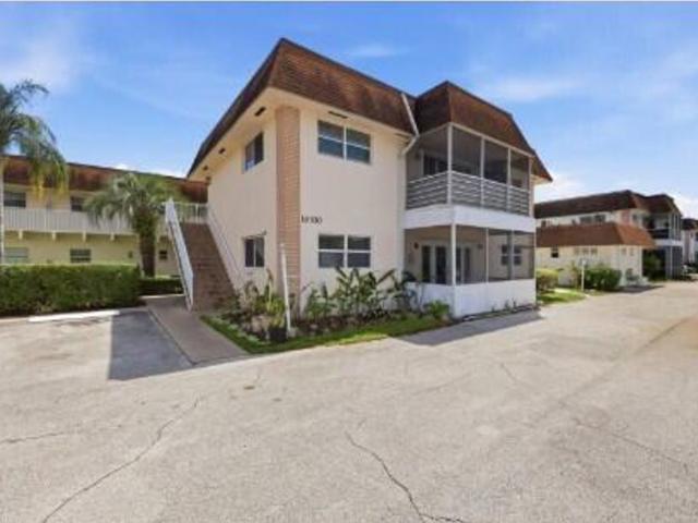 Luxury apartment complex for rent in Palm Beach Gardens, United States