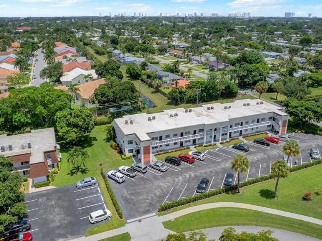 Luxury apartment complex for rent in Palm Beach Gardens, United States