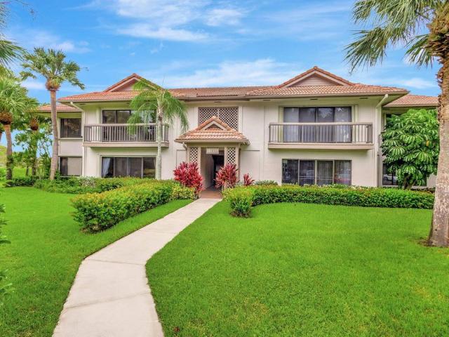 Luxury apartment complex for rent in Palm Beach Gardens, United States