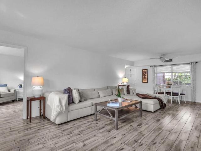 Luxury apartment complex for rent in Palm Beach Gardens, United States