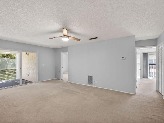Luxury apartment complex for rent in Palm Beach Gardens, United States