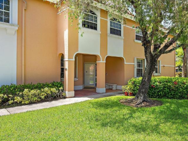 Luxury apartment complex for rent in Palm Beach Gardens, United States