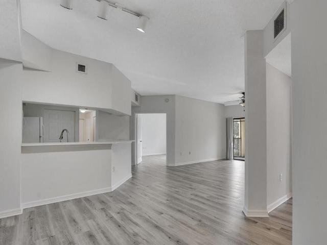 Luxury apartment complex for rent in Palm Beach Gardens, United States
