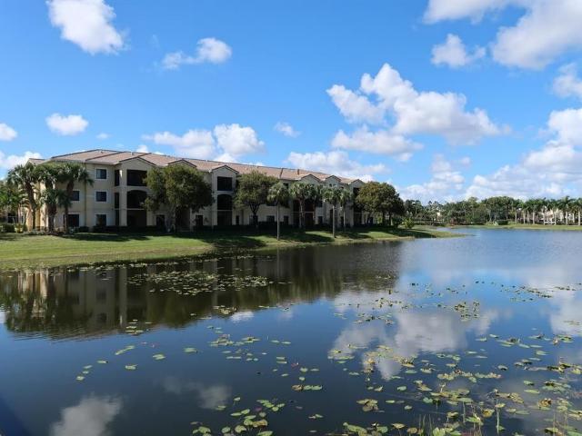 Luxury apartment complex for rent in Palm Beach Gardens, United States