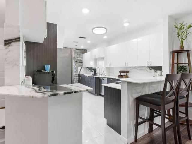 Luxury apartment complex for rent in Palm Beach Gardens, United States