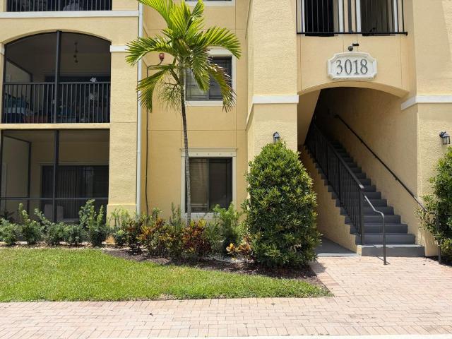 Luxury apartment complex for rent in Palm Beach Gardens, United States