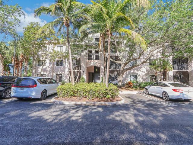 Luxury apartment complex for rent in Palm Beach Gardens, United States