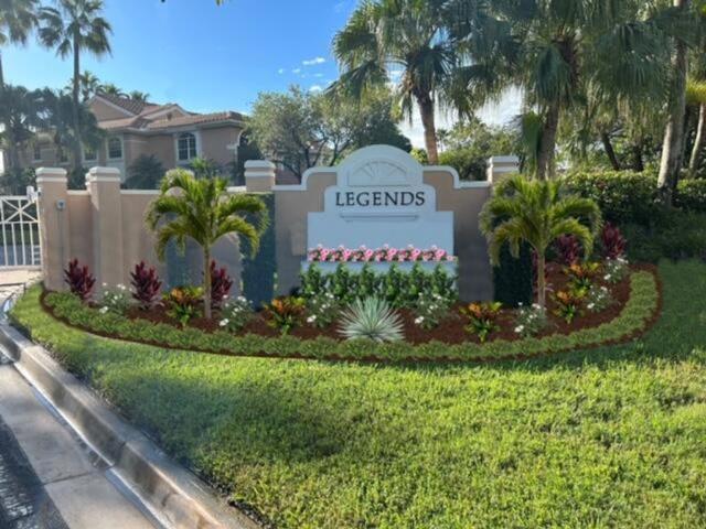 Luxury apartment complex for rent in Palm Beach Gardens, United States