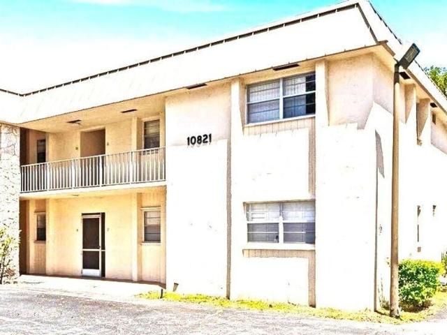 Luxury apartment complex for rent in Palm Beach Gardens, Florida