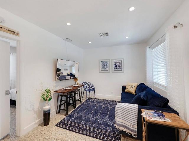 Luxury apartment complex for rent in Palm Beach Shores, Florida