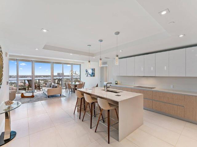 Luxury apartment complex for rent in Palm Beach Shores, United States