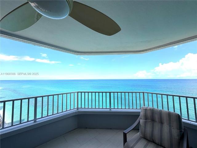 Luxury apartment complex for rent in Palm Beach Shores, United States
