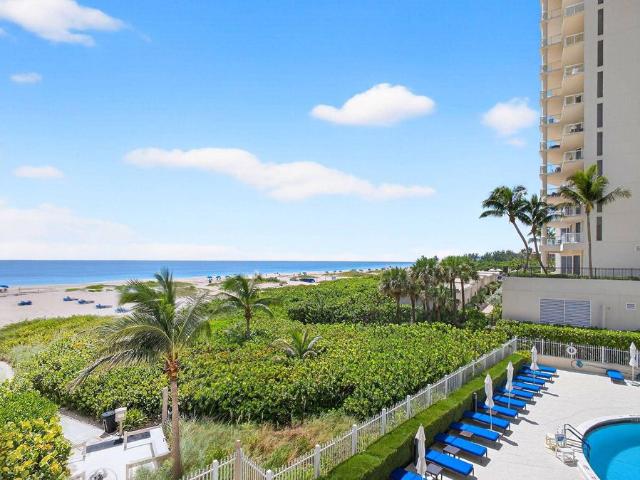Luxury apartment complex for rent in Palm Beach Shores, United States
