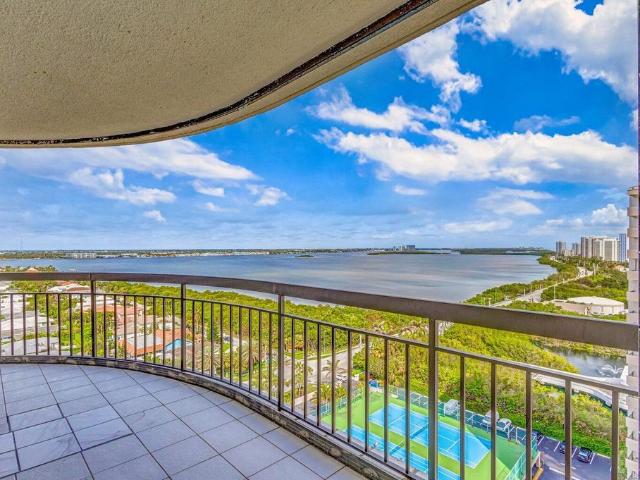 Luxury apartment complex for rent in Palm Beach Shores, United States