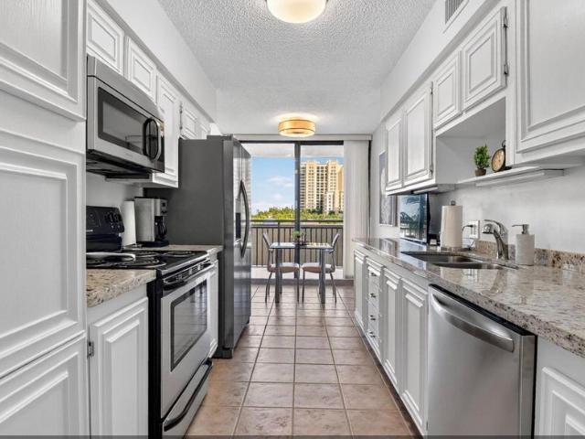 Luxury apartment complex for rent in Palm Beach Shores, United States