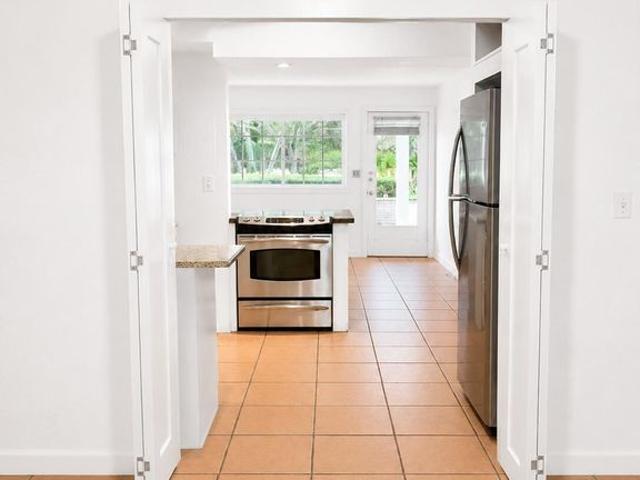Luxury apartment complex for rent in Palm Beach Shores, United States