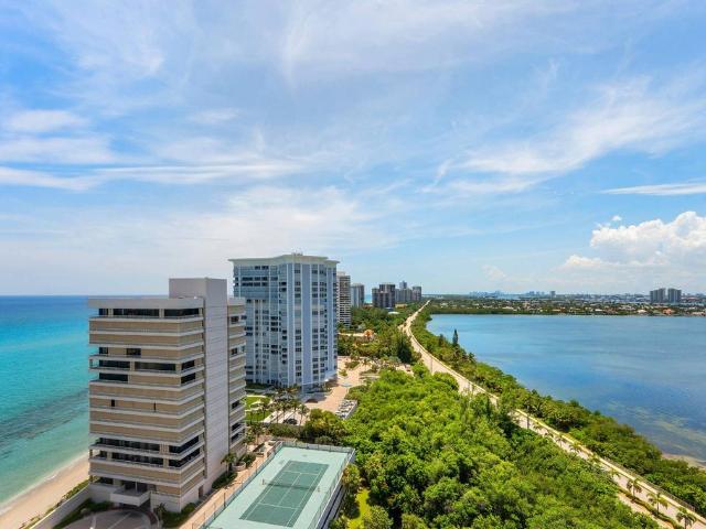 Luxury apartment complex for rent in Palm Beach Shores, United States