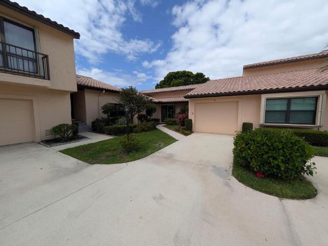 Luxury apartment complex for rent in Palm City, United States