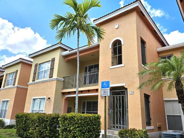 Luxury apartment complex for rent in Palm Springs, United States