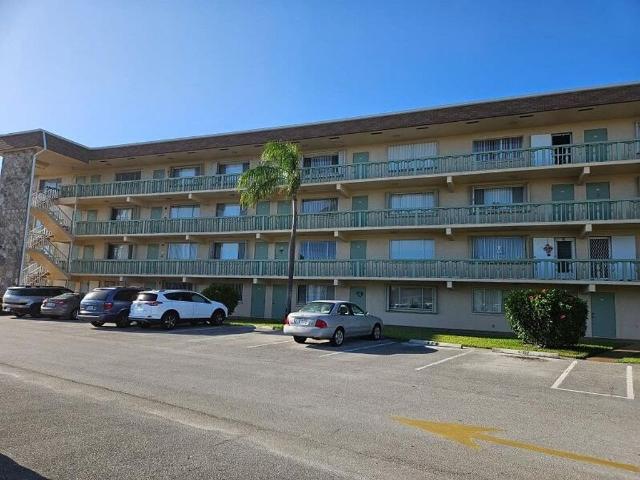 Luxury apartment complex for rent in Palm Springs, United States