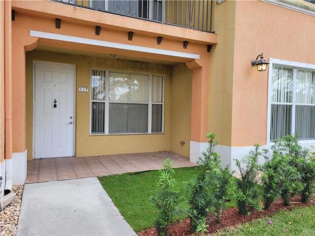 Luxury apartment complex for rent in Palm Springs, United States