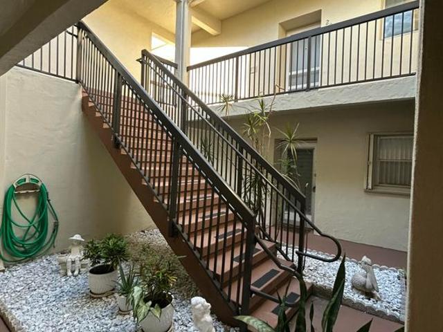 Luxury apartment complex for rent in Palm Springs, United States