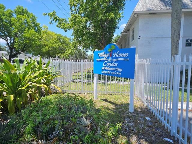 Luxury apartment complex for rent in Palmetto Bay, Florida