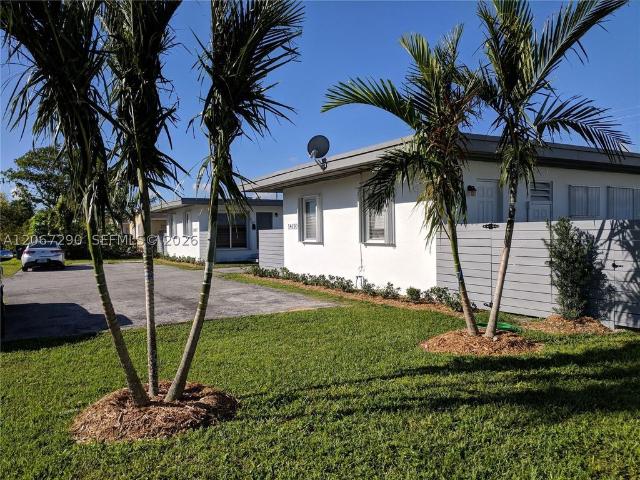 Luxury apartment complex for rent in Palmetto Bay, Florida